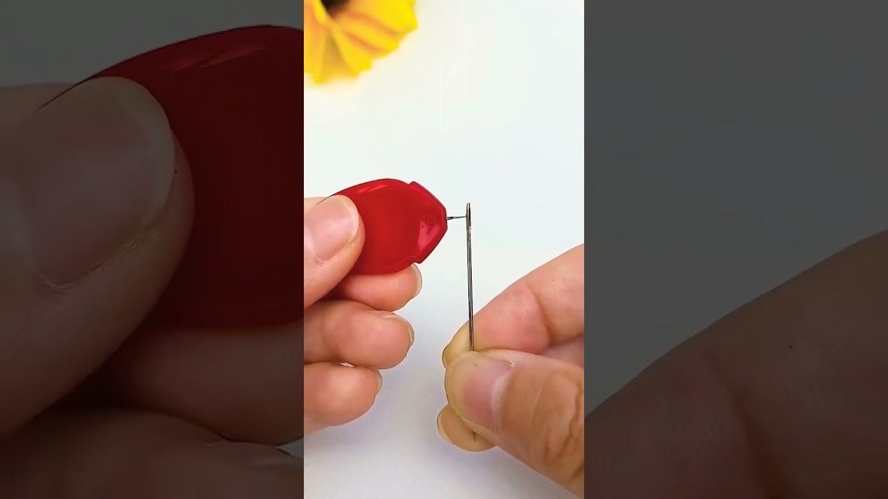 DIY Threader Elderly Guide Needle Easy Device Automatic Thread Sewing Tools Handmade Sewing #shorts