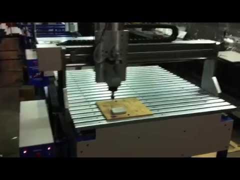 Máquina SH-02 Usinando Aluminio a 7.000mm/min. Servo Motor