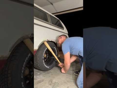 Rolling fenders because we have some thick tires on the back of The Meano Camino 👨🏻🔧
