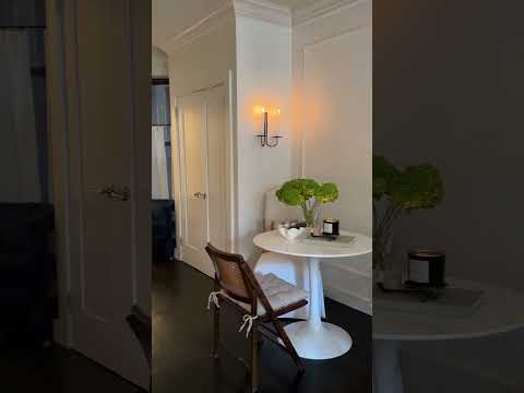 A 500 sq ft studio apartment in New York City. Très chic! #homeworthy #homedecor #housetour #fyp
