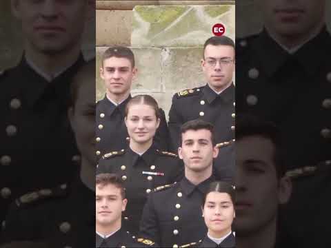 Baño de cariño de Cádiz a la princesa Leonor y a sus compañeros de Elcano