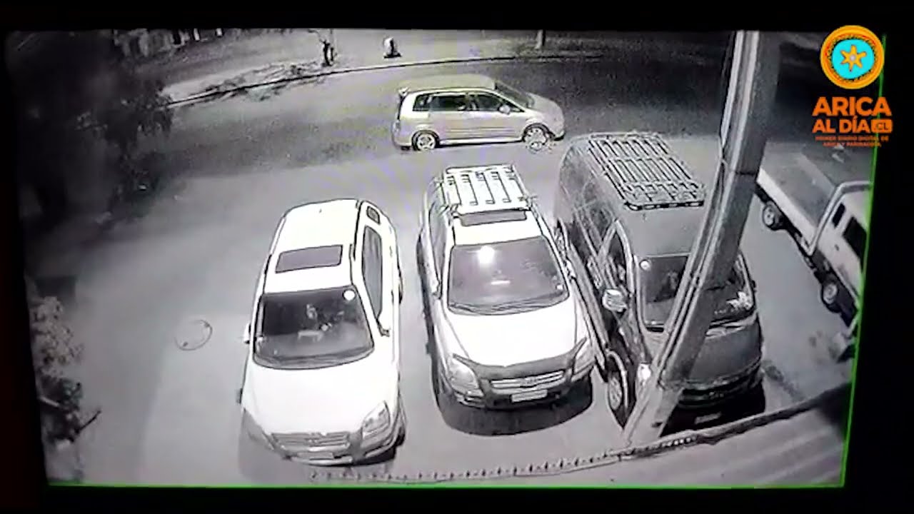Auto Choca con otro Auto Estacionado y éste Choca a su vez, con una Casa en Av. Tucapel