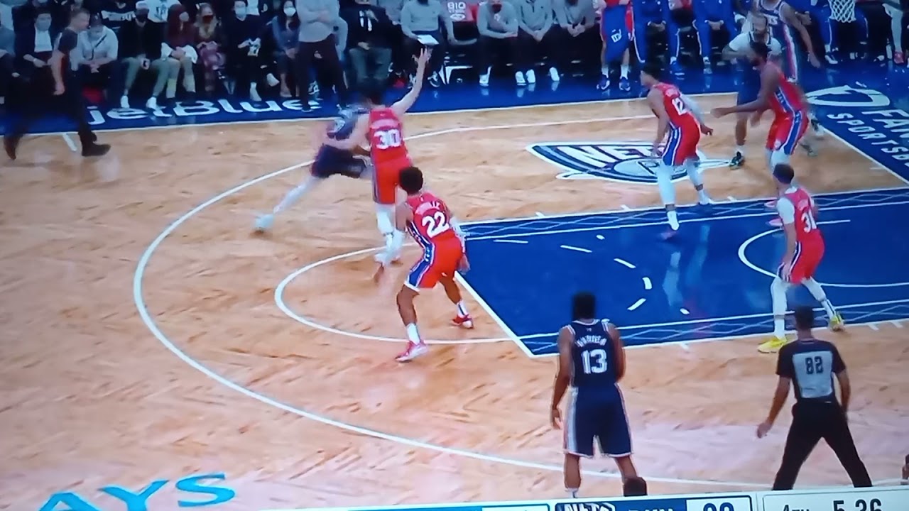 WHAT KD DID MADE THE COACH URGENTLY CALL TIMEOUT