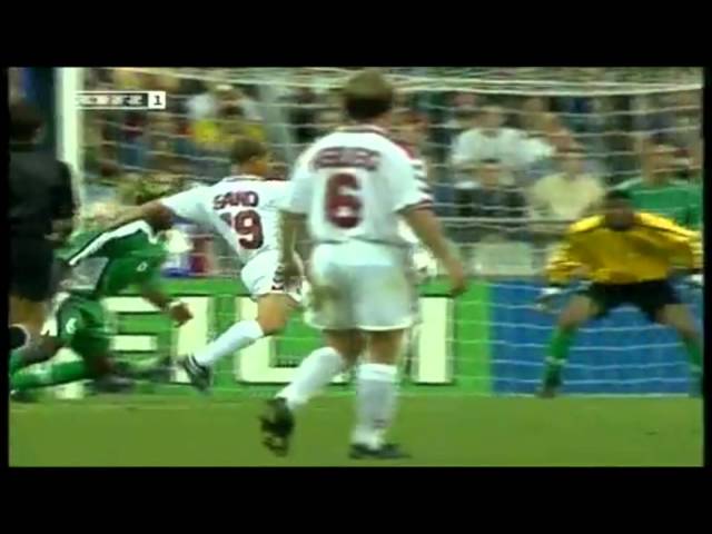 No looky Only Touchy: The best no-look passes of all time