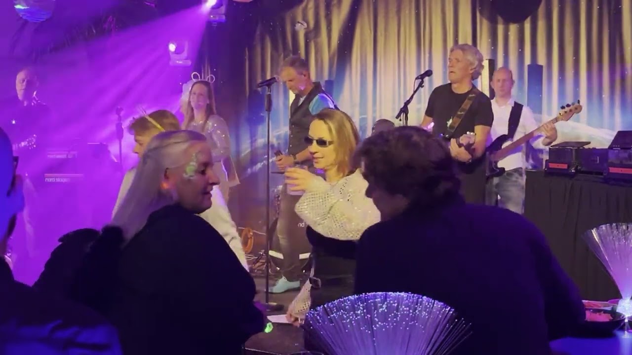 Giddy Limit, compilatie optreden personeelsfeest