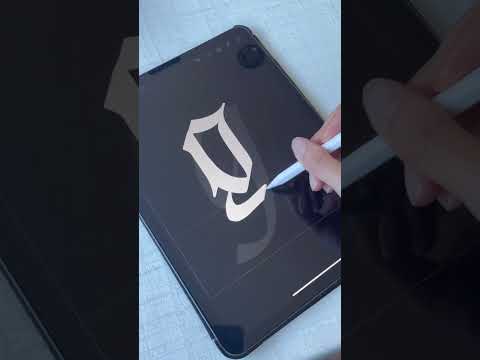 Lowercase g drawn on Fontself app
