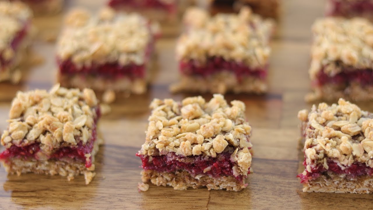 Raspberry Oatmeal Squares Recipe - The Cooking Foodie