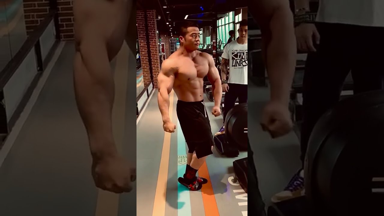 Chinese Bodybuilder Muscle Flexing # 27