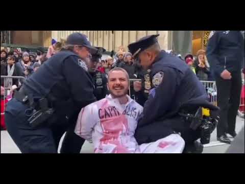 🚨BREAKING: Pro-Palestinian Protestors Disrupt Macy's Thanksgiving Day Parade Manhattan | New York