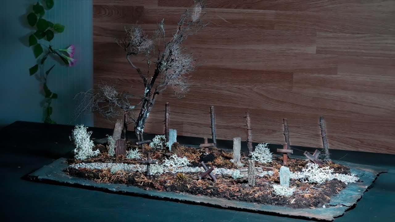 DIY Halloween decoration: Create a scary cemetery for Halloween.