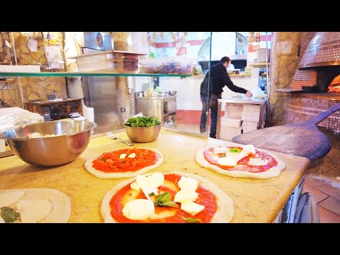 EPIC Italian Pizza 2022 Street Food A Napoli - ORIGINAL Neapolitan ( Cantina Del Gallo )