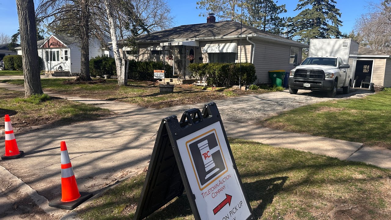 This House Had A Ton Of Cool Collectibles! Estate Sale Auction Time!