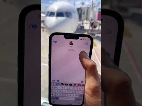 Track any flight! iPhone trick, tips✈️ #imessage #iphonetricks #appletips #traveling #flight