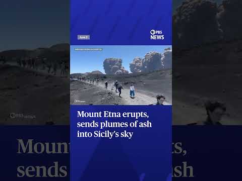 Mount Etna erupts, sends plumes of ash into Sicily's sky #shorts