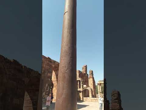 Ancient noncorroding iron pillar built by Chandragupta II near Qutub Minar in Delhi #ancienthistory