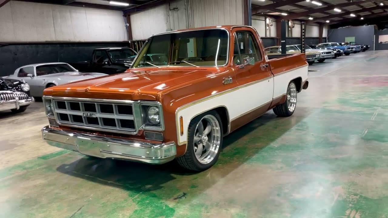 1977 GMC Sierra Classic SWB Sits Low on 20s to Flaunt Two-Tone Square Body Goods - autoevolution