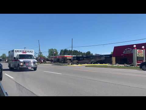 Saginaw MI MMR ambulance 269 responding URGENTLY HI-LOW Siren usage