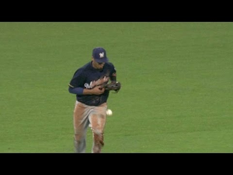 MIL@SF: Brewers challenge no-catch call in the 6th