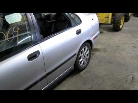 Parting out a 2001 Volvo S40 110069
