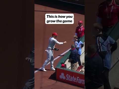 Castellanos dabs up kid after win 🤝 #win #MLB #Phillies #fun