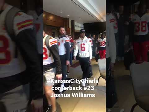 #superbowllvii #kansascitychiefs Joshua Williams get surprised by homeboy Garry Jones VMH SPORTS