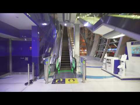 United Arab Emirates, Dubai, World Trade Centre metro station, 2X escalator - changing platforms