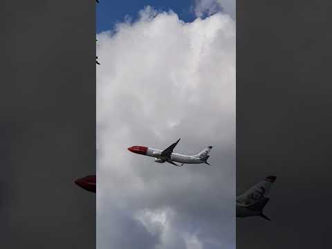 738 from Norwegian air shuttle climbing out of KRS