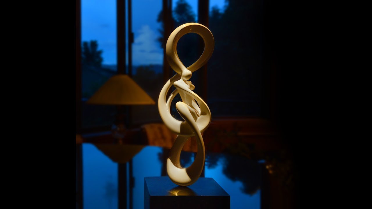 Kylo Chua's Liquid-like Interwoven Compositions