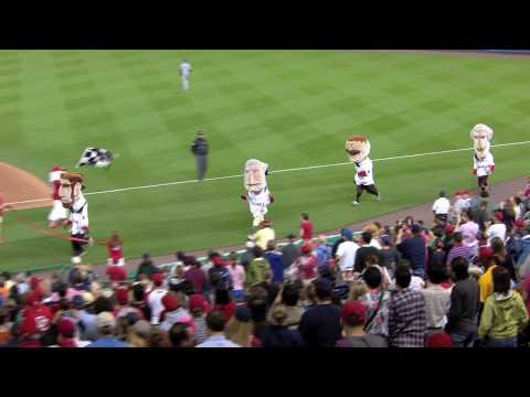 Presidents Race 4/16/10: "Prince" Abe Topples the Un-Racing Sausages
