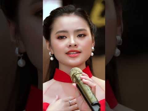 Còn nhỏ mà hát nhạc vàng ngọt không kém ai