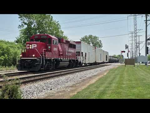 CP 2250 leads weed spraying train, plus Metra, Amtrak Dash 8 + Phase 7 P42s at Morton Grove