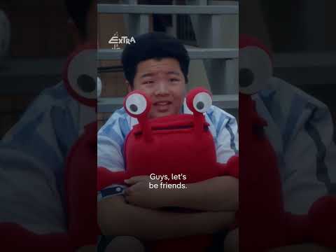 Gang attempts to mug Eddie in Taiwan #FreshOffTheBoat