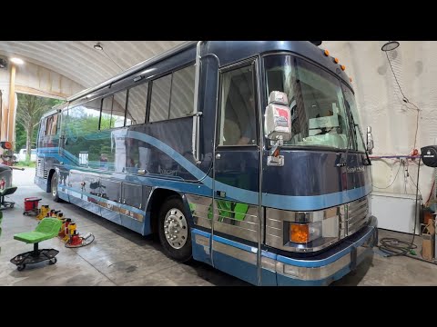 Bought with no inspection, how much will we find wrong with this rv? Gillig bus chassis
