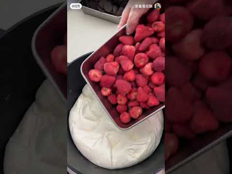 Wrap the strawberries with marshmallows to last for long-lasting crisps! #snowflakecrisps #nougat