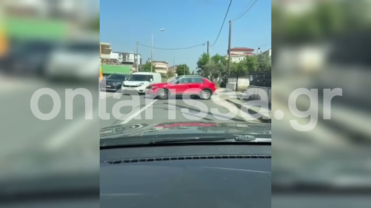 Απίστευτο σκηνικό στη Λάρισα: Αυτοκίνητο έκλεισε κάθετα κεντρικό δρόμο ...