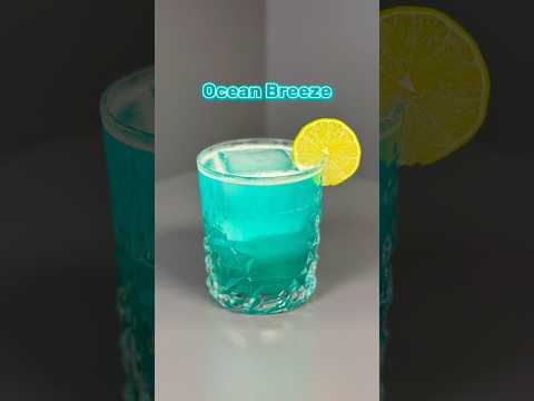 Ocean Breeze 🍹(a delicious blue cocktail 💙) Recipe in the comments 👇#cocktails #drinks #rum