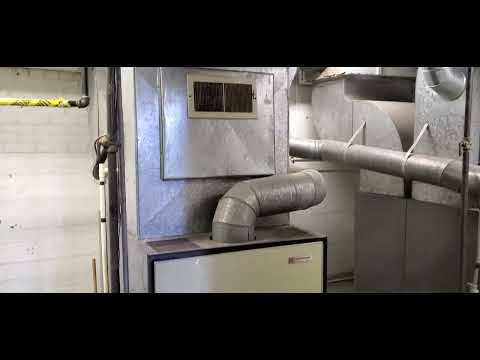 Moncrief 200,000 BTU natural gas furnace with air conditioning unit ...