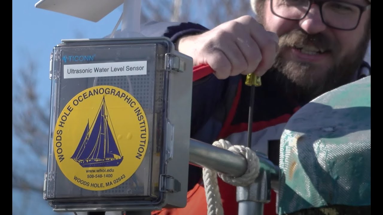 WHOI Scientists Install Water-Level Sensor