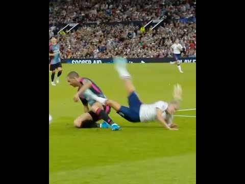 Bonucci tackle Steph Houghton like in Juventus old times 😳