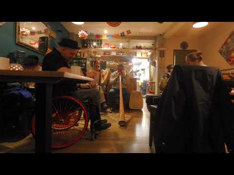 LIVE SINGING AND DIDGERIDOO PLAYING with a State Of The Art ( SOTA ) Didgeridoo musical instruments