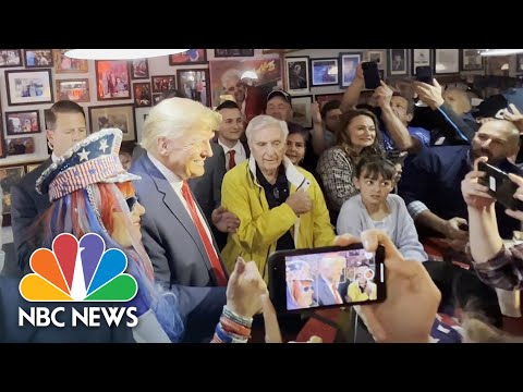Trump takes photo with Jan. 6 defendant during campaign stop