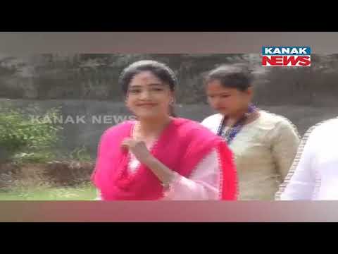 BJD MLA Candidate Varsha Priyadarshini Casts Vote In Badachana Constituency
