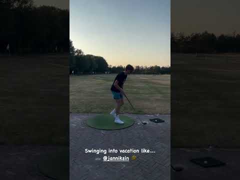 Jannik Sinner swinging into vacation like... (Video Credit Darren Cahill) π¦ππββοΈ