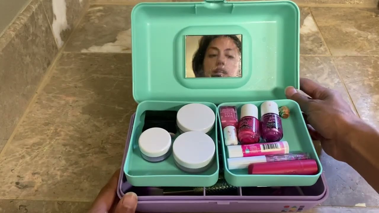 Honest Review of Caboodles Pretty in Petite Makeup Box