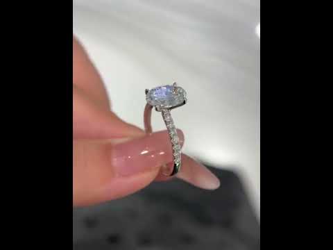 2CT oval ring, four-claw ring arm. Romantic wedding ring.#rings #engagement #wedding #jewelry