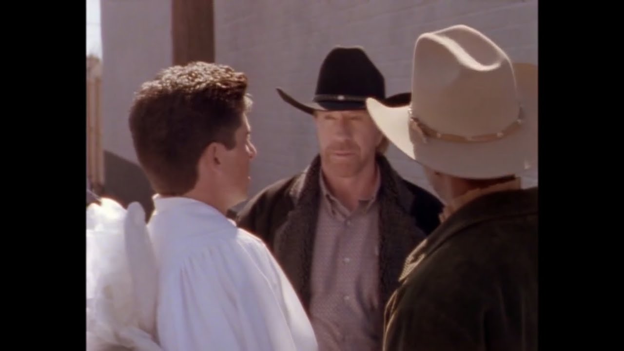 Walker Texas Ranger | Walker and Trivette Stop Thieves Disguised as Angels | Power Angels