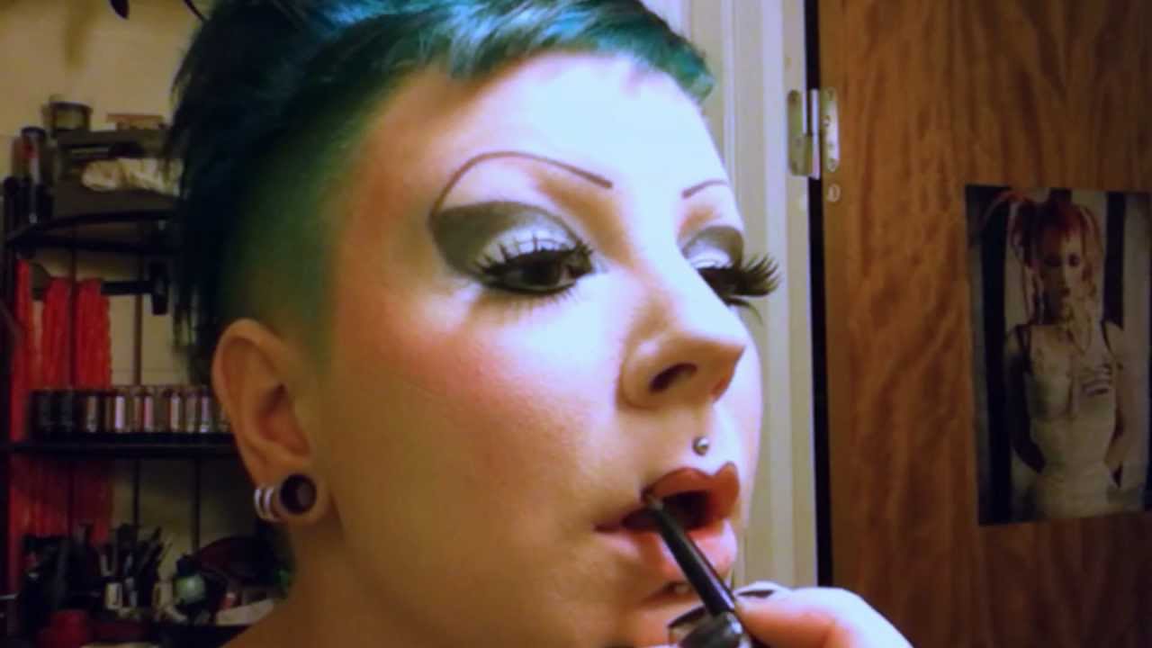 Gothic burlesque look