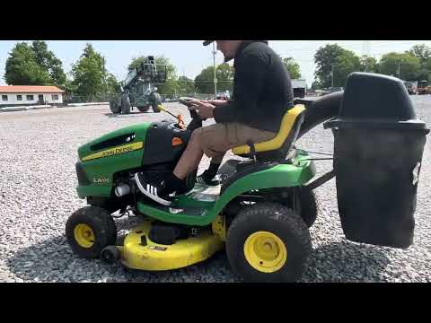 John Deere LA105 riding lawn tractor