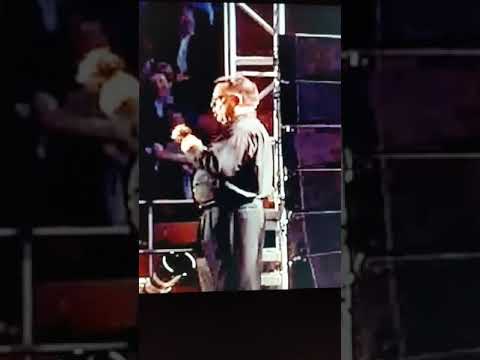 Robin Williams vs Sign Language Interpreter (Funny NSFW)