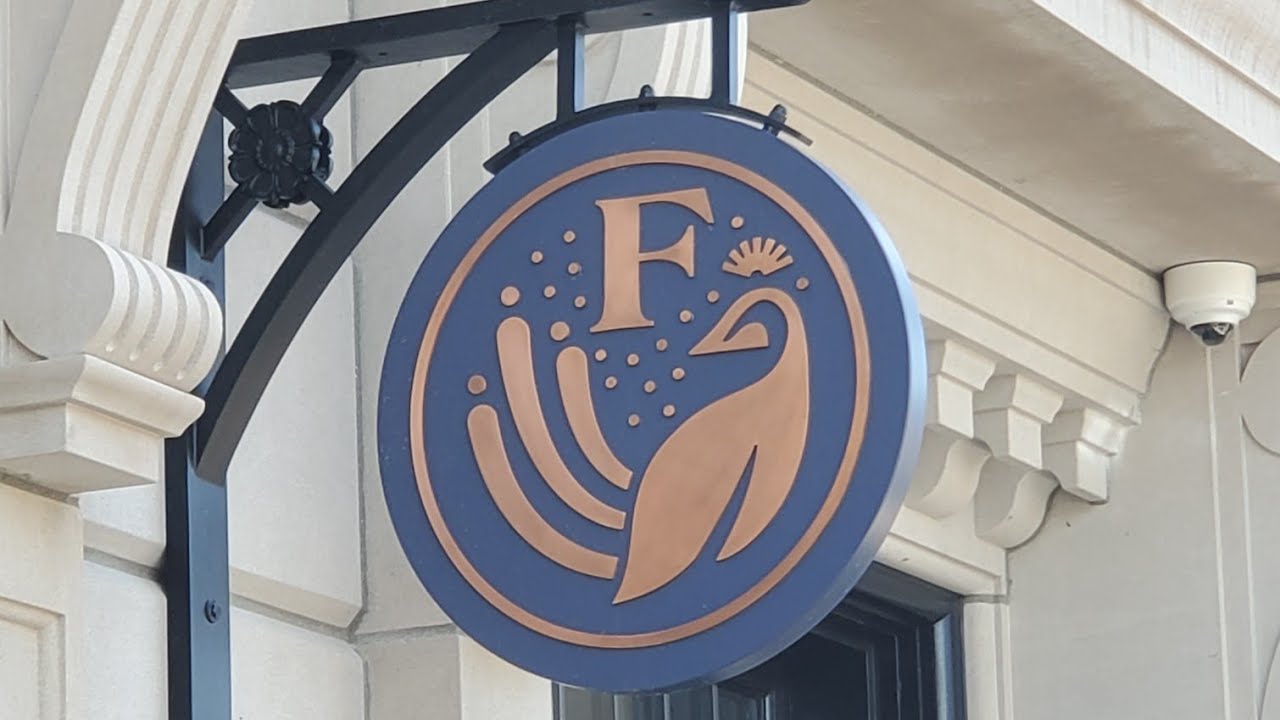 Let's check out Flyleaf! a bookshop, bistro & bar located in Grosse Pointe Farms, Michigan!